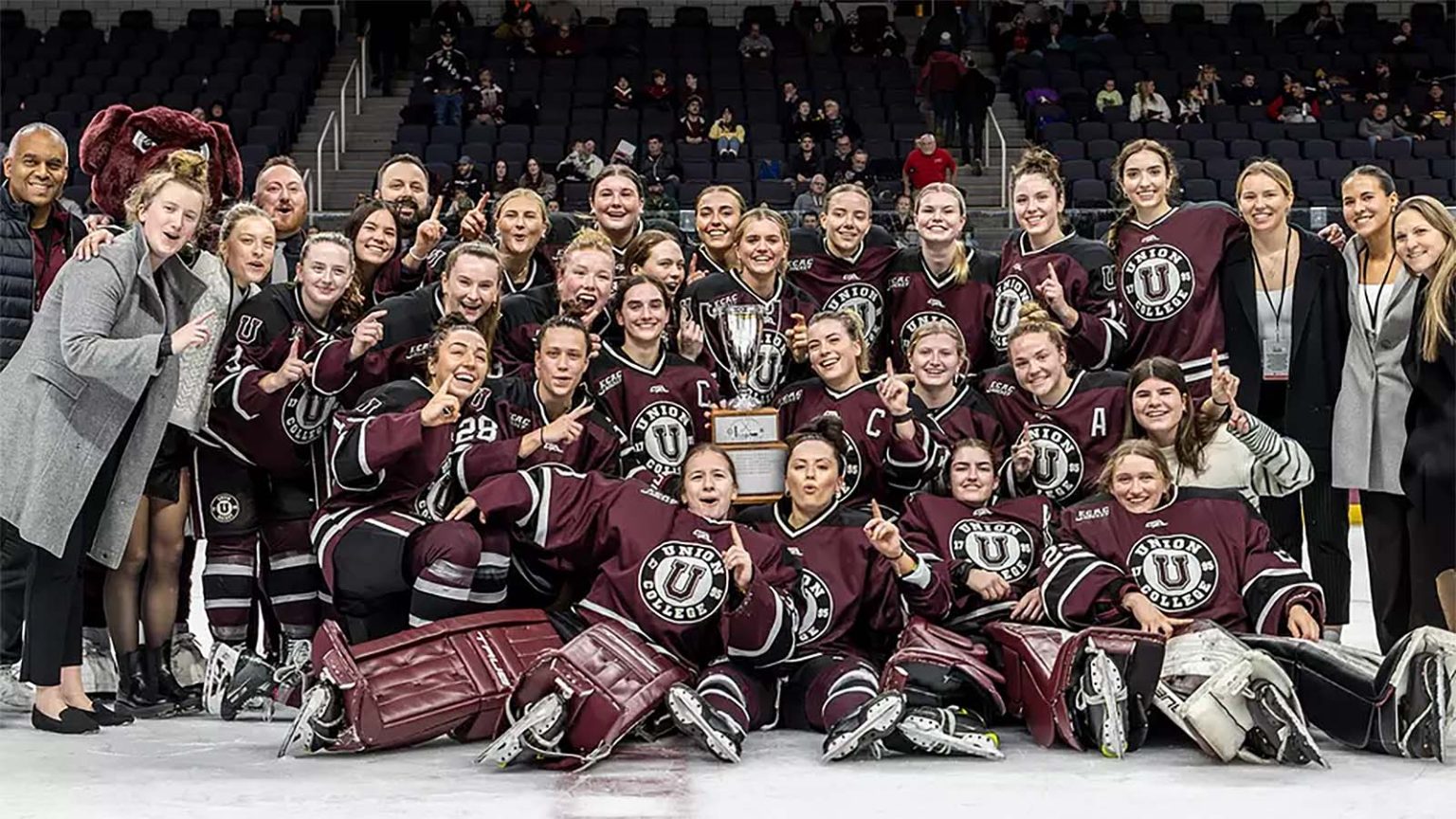 College Hockey Inc » Women’s Notes: RPI, Union Split Cross-Town Rivalry